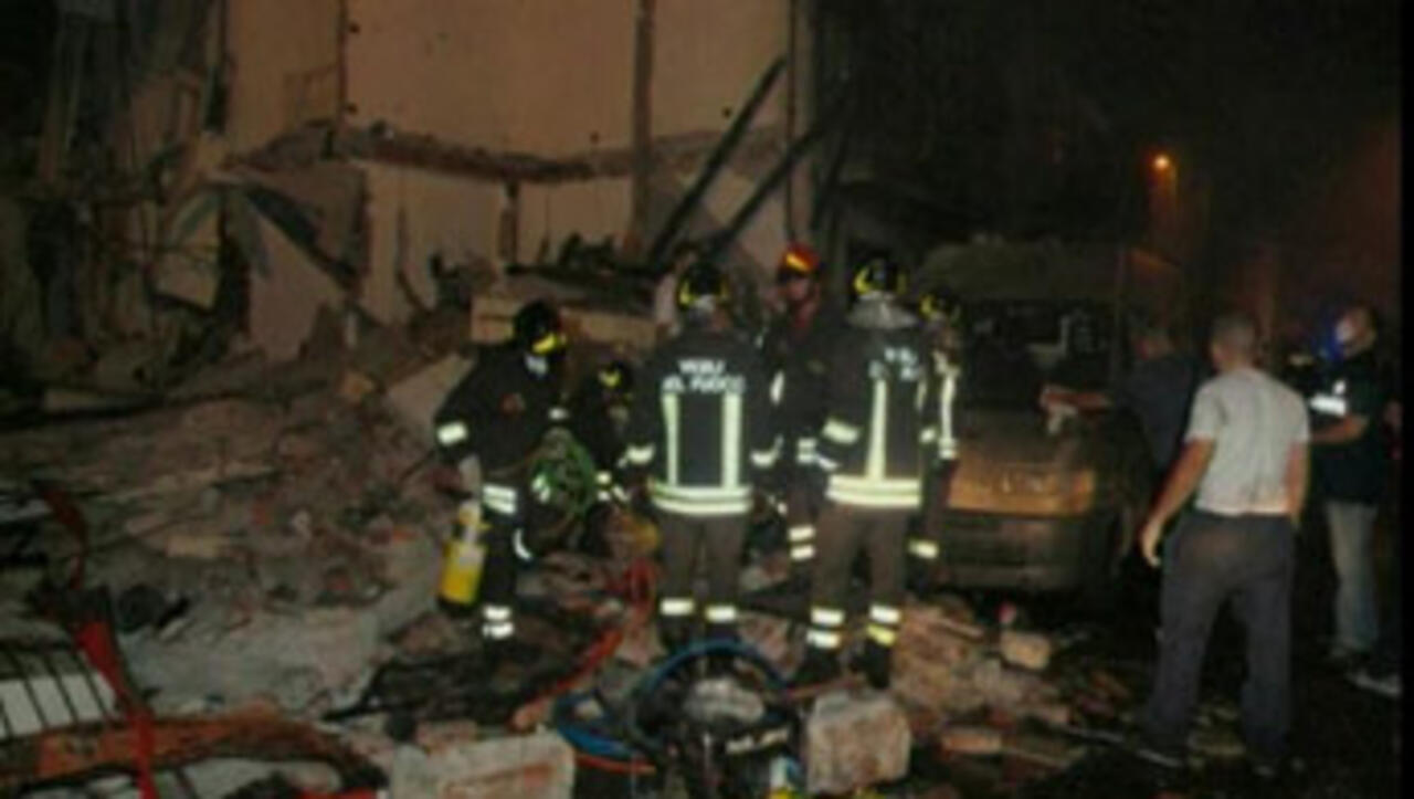 Railway blast kills at least 15, wounds dozens