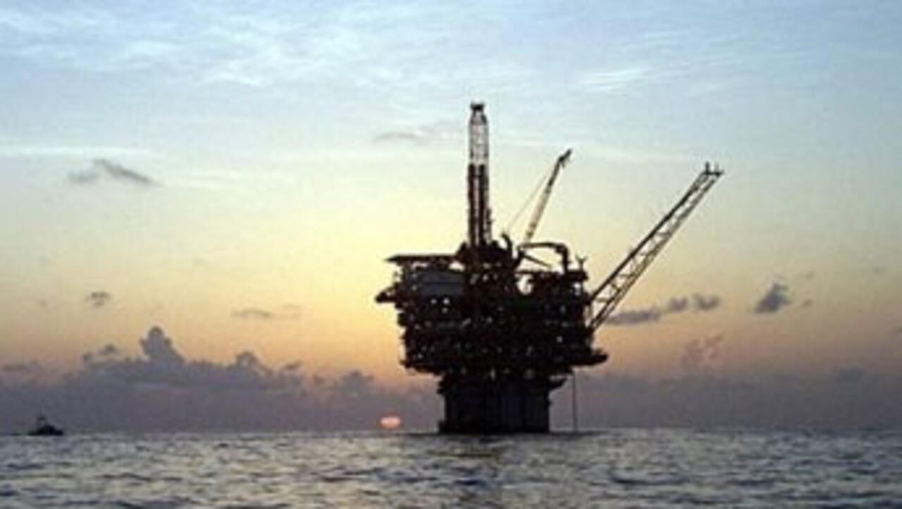 Bush lifts executive ban on offshore drilling - France 24