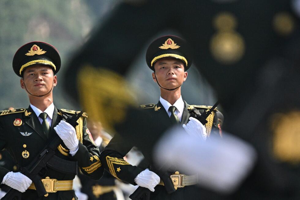 Chinese troops swelter through rehearsal for major military parade