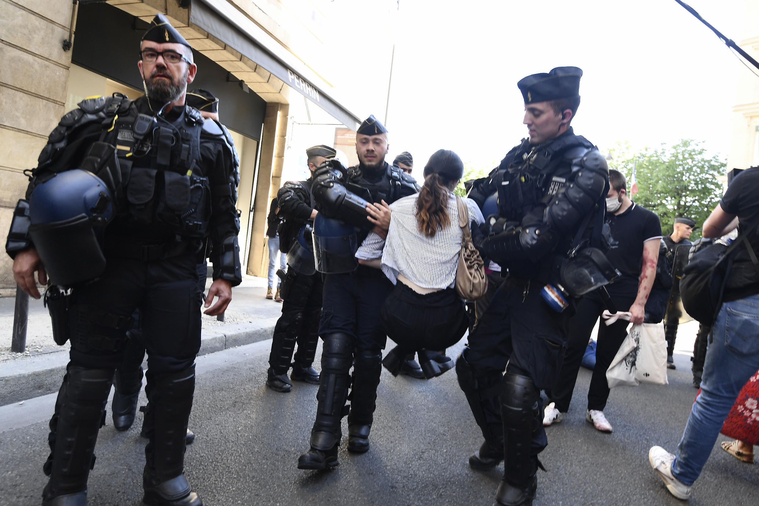 Amnistía Internacional señala al Gobierno francés por represión durante ...