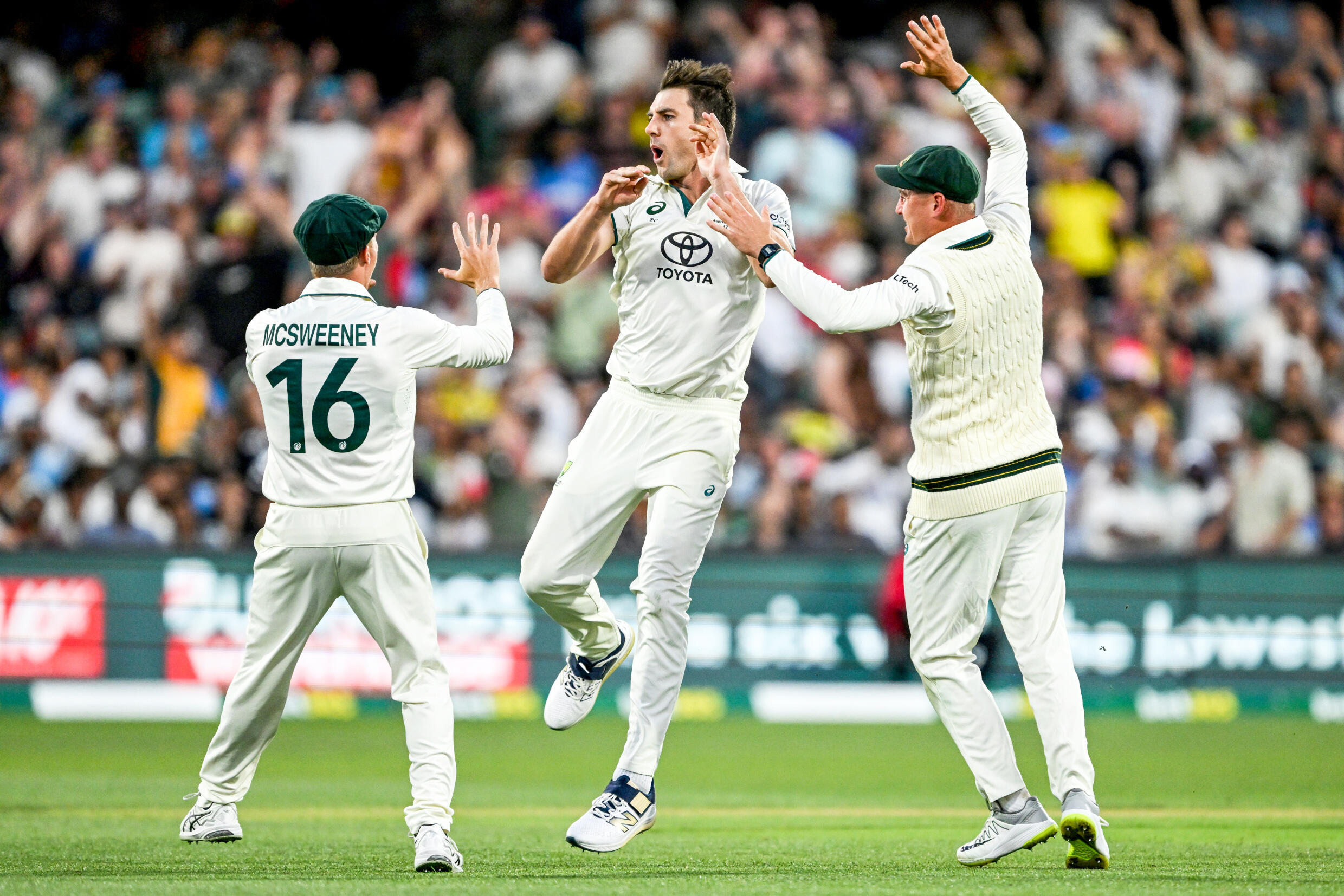 Australia zero in on victory over India after Head crunches 140