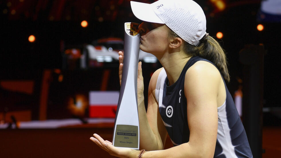 Swiatek beats Sabalenka to win second straight Stuttgart title