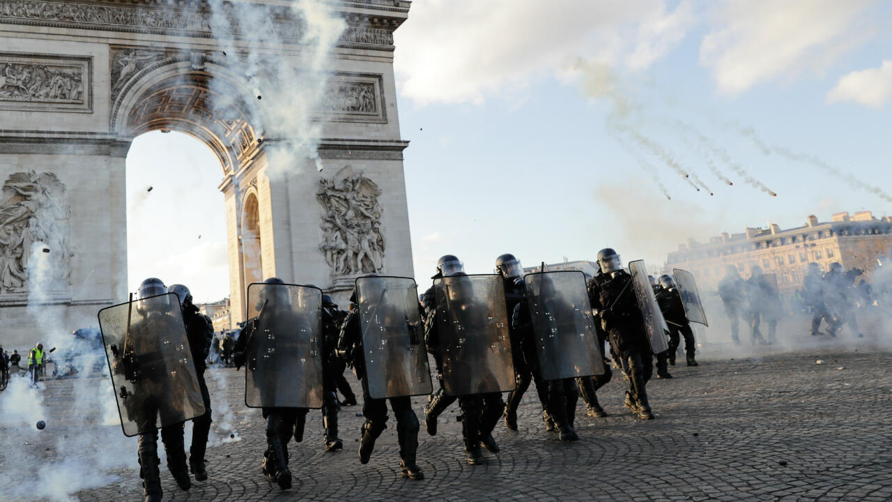 French govt admits security 'flaws' in Yellow Vest riots