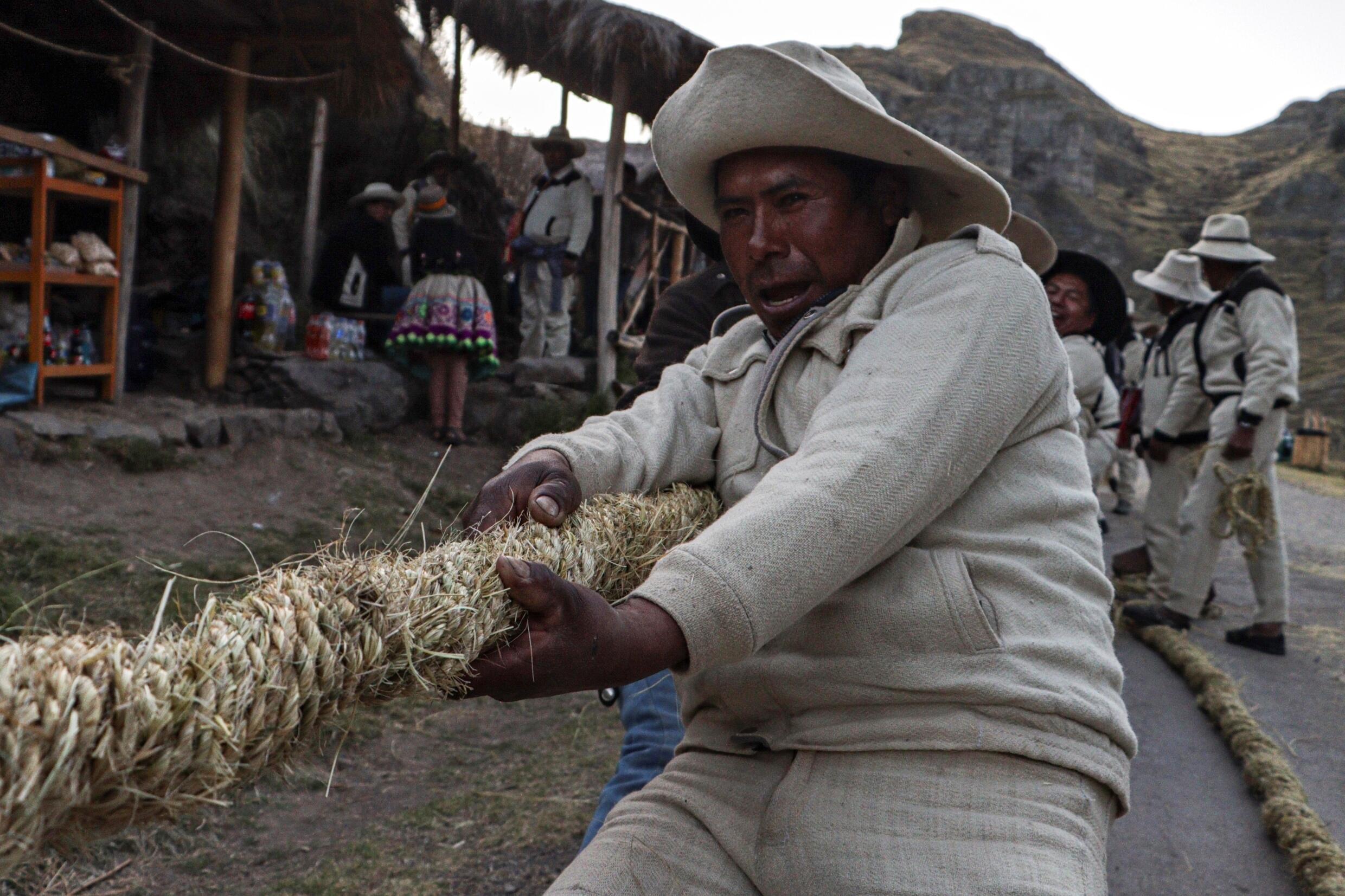 Gravity-defying: revamping an Inca rope suspension bridge