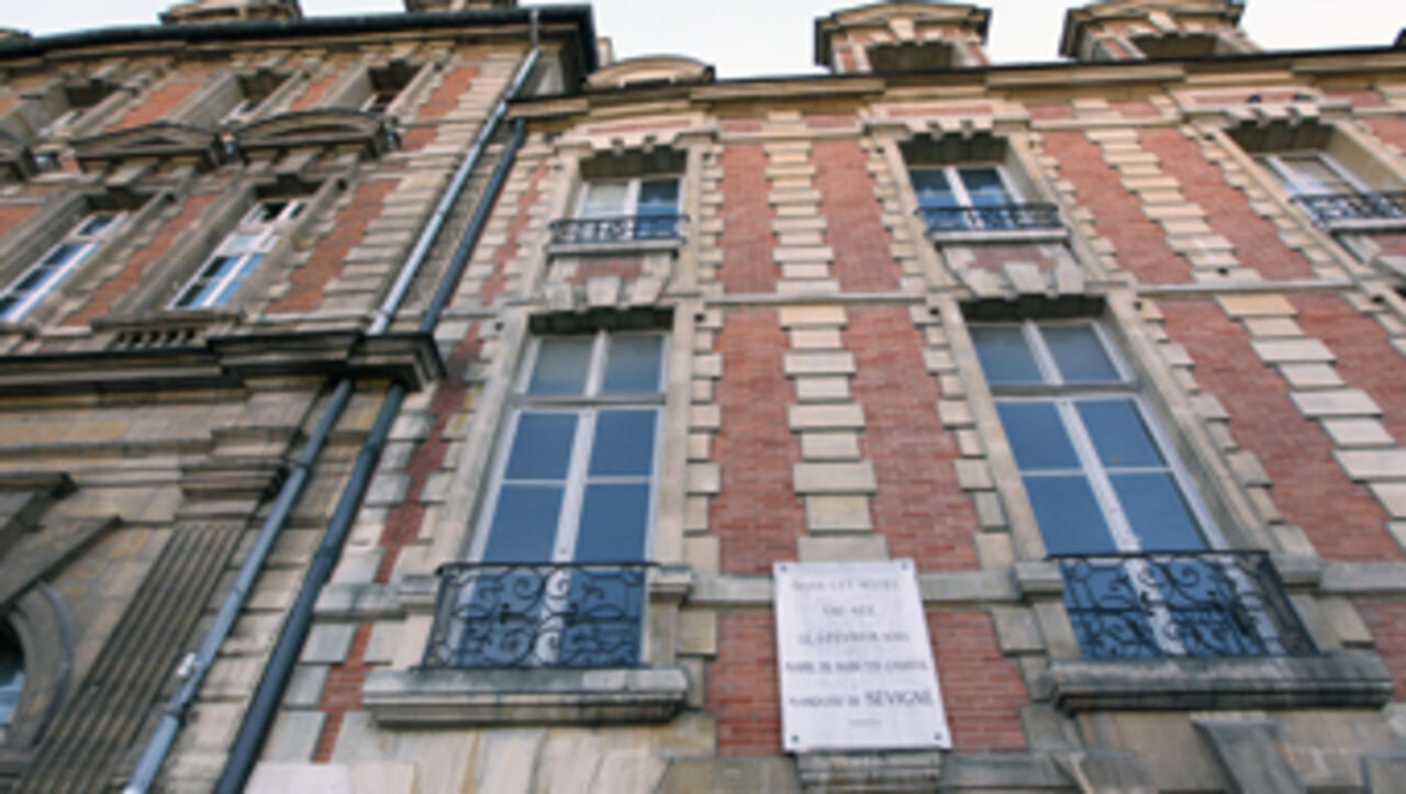 Paris hopes vacant homes can solve housing crisis